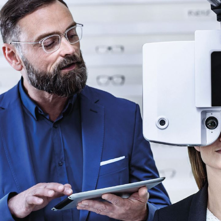 Eye exam at ZEISS VISION CENTER Tallinn by